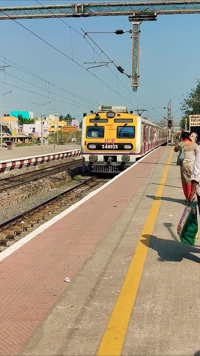 Beautiful arriving Arakkonam EMU Train 🚂🇮🇳🔥 #shorts #short #trending #indianrailways - YouTube