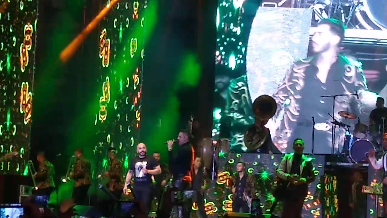 Grupo firme y Lupillo Rivera - Mi gusto es, Rodeo Texcoco - YouTube