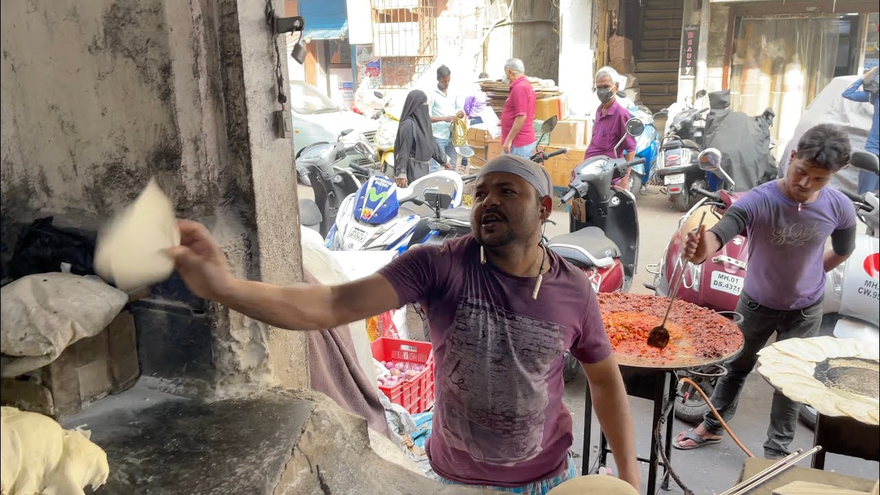 Mumbai's Flying Roti wala | The Roti Master | Indian Street Food - YouTube