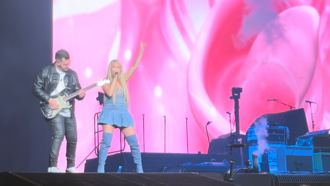 Alexandra Kay - Painted Him Perfect (Simmons Bank Arena - North Little ...
