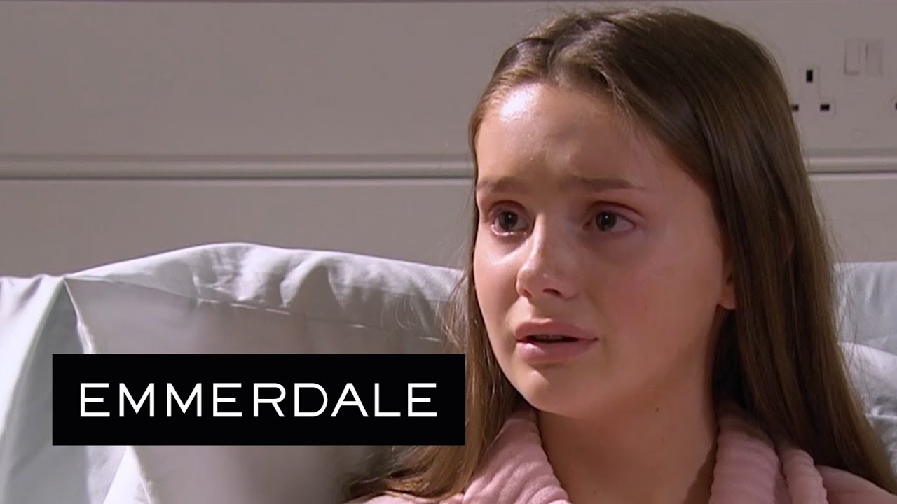 Emmerdale - The Doctors Find a New Heart for Sarah - YouTube