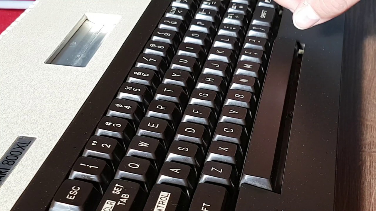 Atari XF551 i Atari 800XL - YouTube