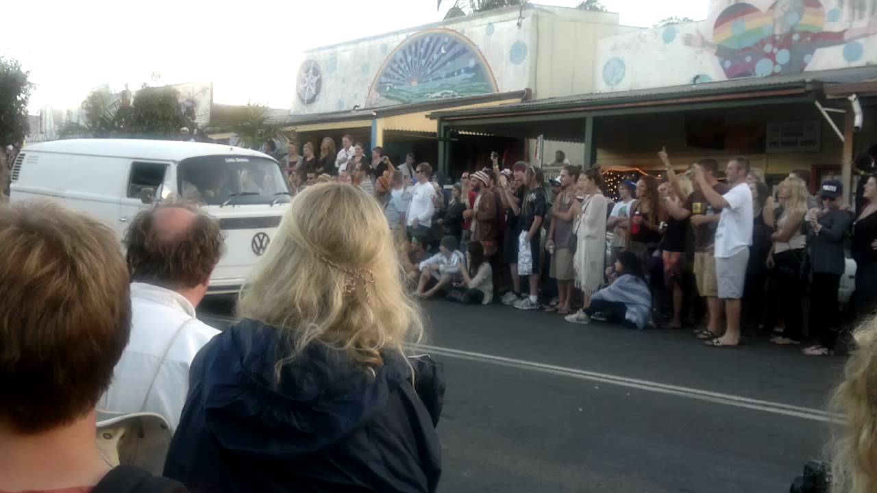 Nimbin Mardi Grass 2011 - VW Kombi Parade HD - YouTube