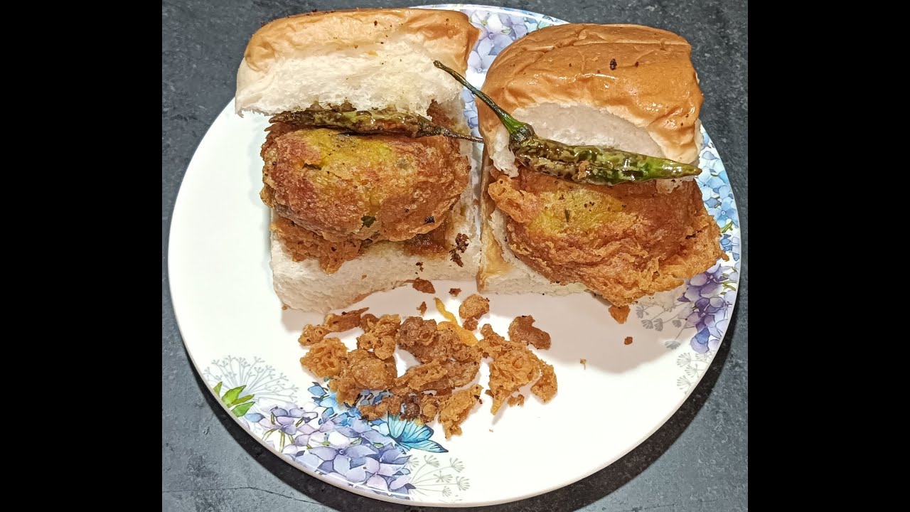 Aamchi Mumbai Style Vada Pav #vadapav #streetfood #mumbaistreetfood # ...