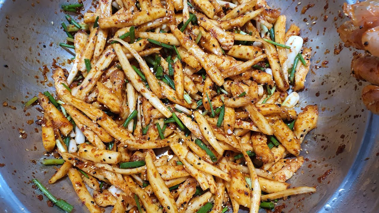 더덕 초무침 Deodeok Spicy Vinegar Salad Korean recipe - YouTube