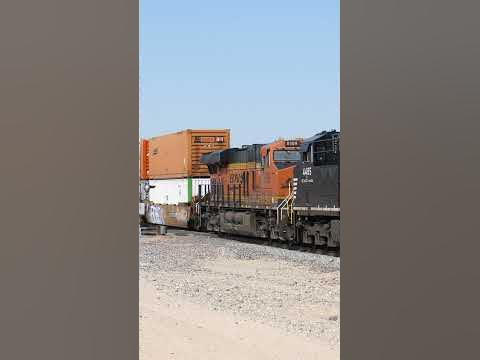 BNSF 3968 2 NS LOCOMOTIVES STACK TRAIN 7-26-2022 - YouTube