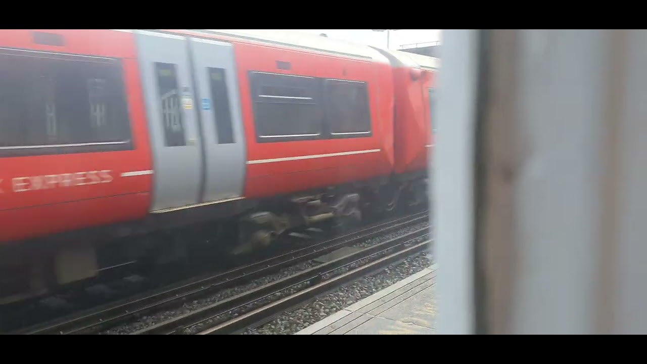 Ex GWR 387172 and Gatwick Express 387218 at Three Bridges For Ore From ...