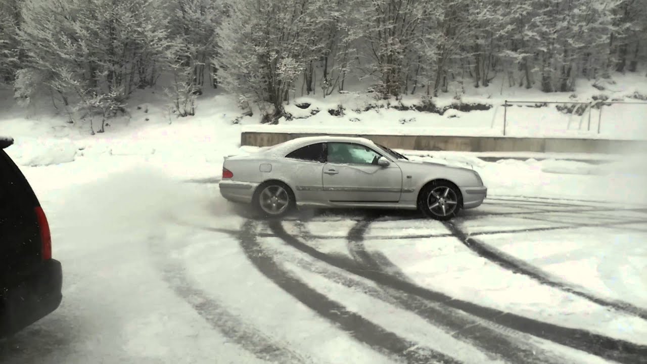 Mercedes CLK w208 AMG 320 drifting at snow in Tsaghkadzor - YouTube