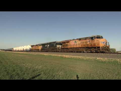 UP 7717 Westbound - YouTube