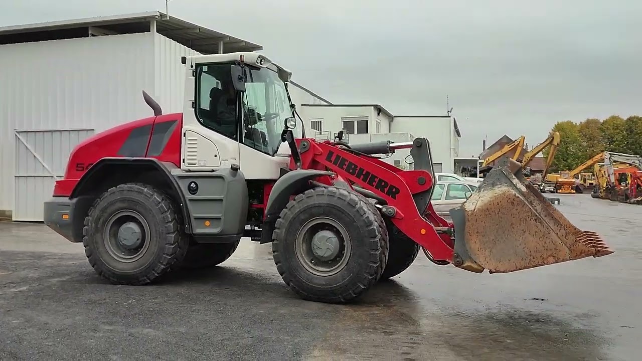 Chargeuse Liebherr L546 - YouTube