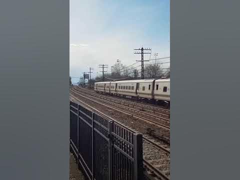 8726 meets Amtrak 233 with Doubleheader and Hornshow ft @NewYorkRails #shorts - YouTube
