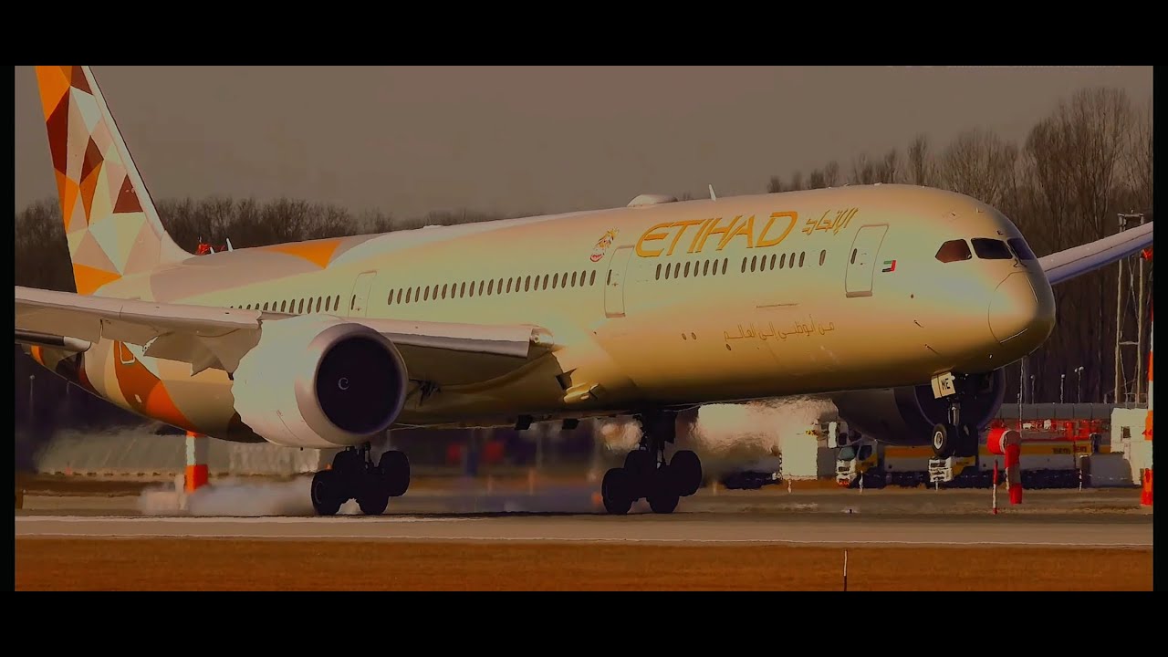 Boeing 787-10 Landing (4K 2160p) - YouTube