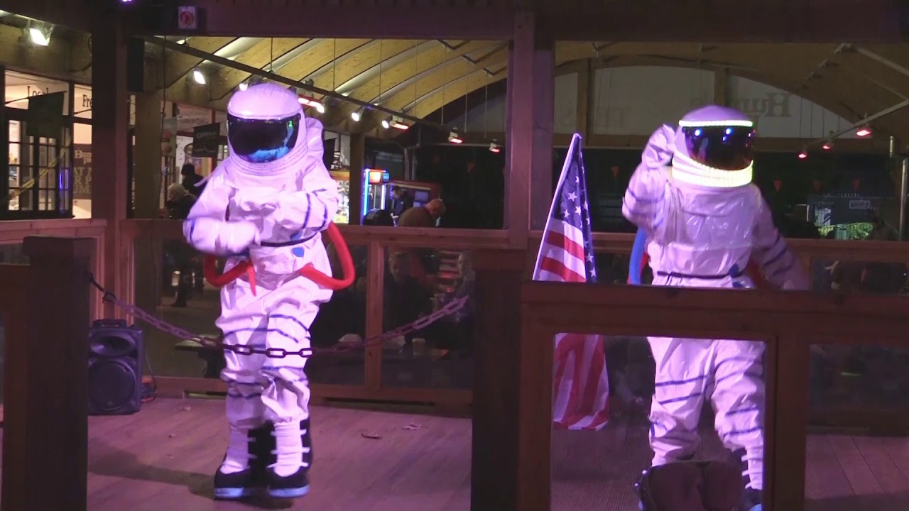 Spaceman show | Space themed entertainment | Astronaut themed ...
