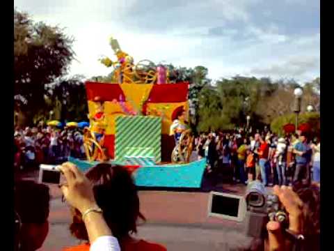 Disney World- Mickey Mouse Parade (Day1).mp4 - YouTube