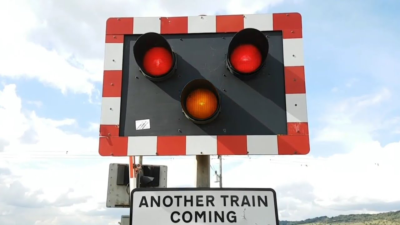 Botolphs Bridge Level Crossing, Kent - YouTube