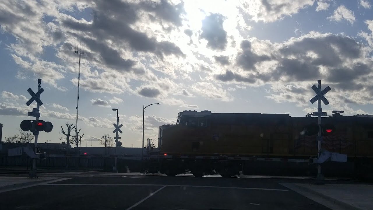 UP ES44AC 5403 SB Manifest, E Main St Crossing, Stockton, CA - 3/25 ...