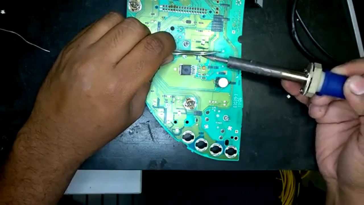 Como soldar led SMD em painel automotivo - YouTube