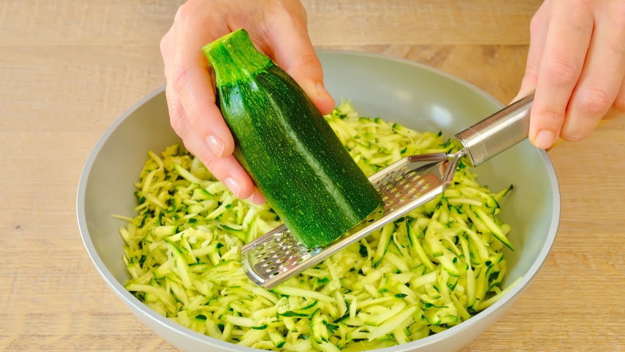 Better than pizza! Just grate 1 zucchini! Delicious and easy zucchini ...