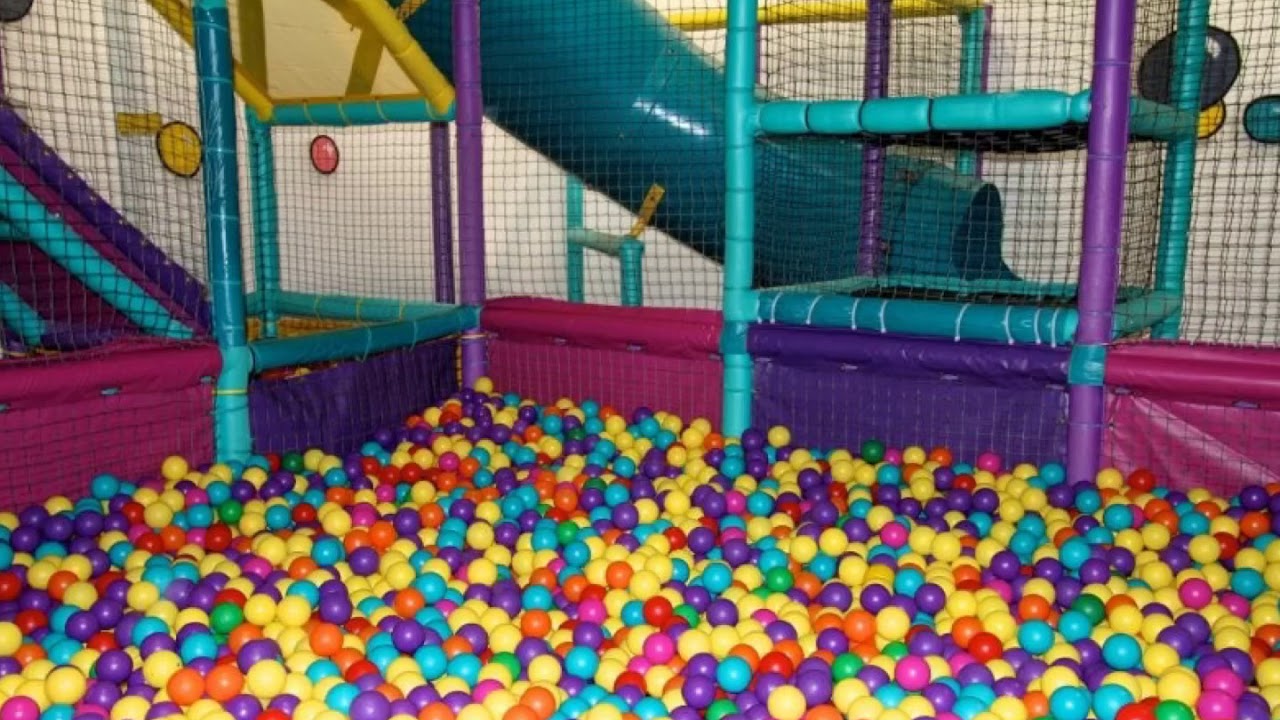 Liminal spaces but pink floyd is playing - YouTube