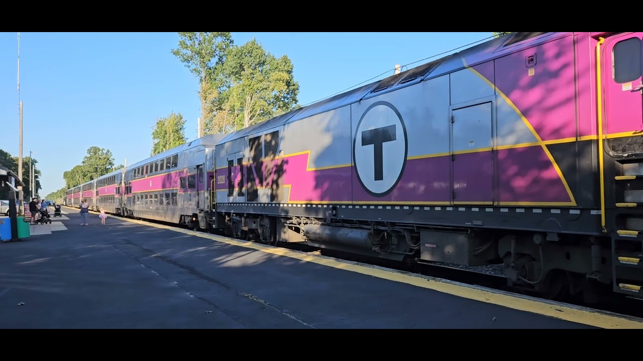 MBTA Train 721 led by MPI HSP46 2028 through Franklin/Dean Station with ...