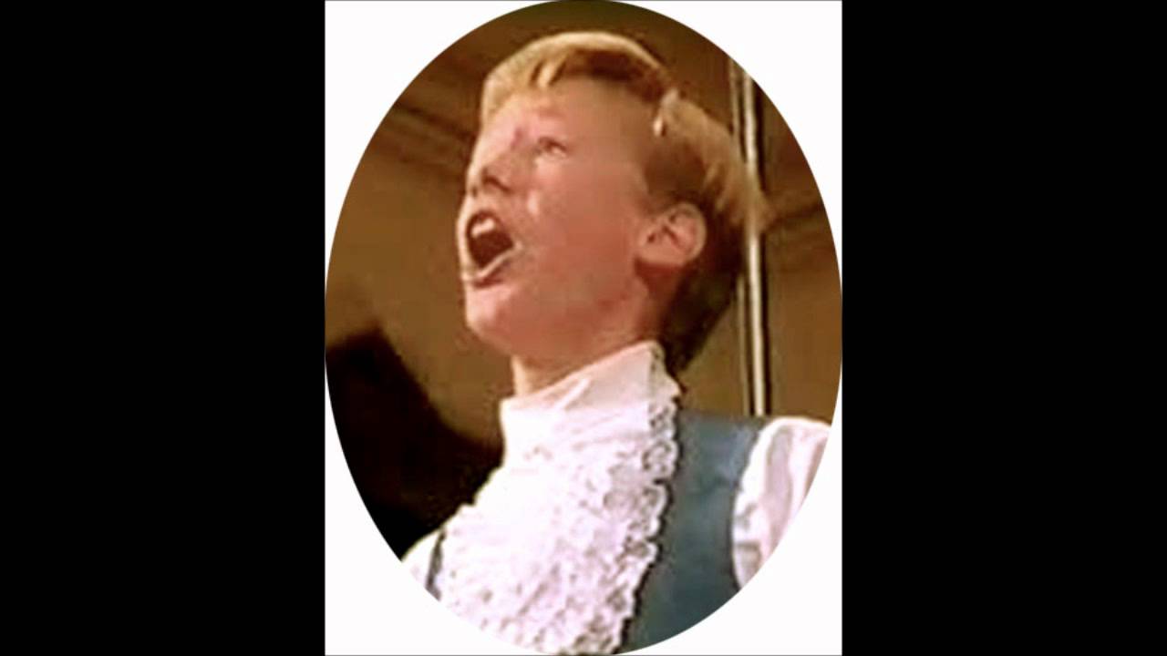 Clint Van Der Linde (boy soprano, Drakensberg Boy's Choir)) sings Hear ...