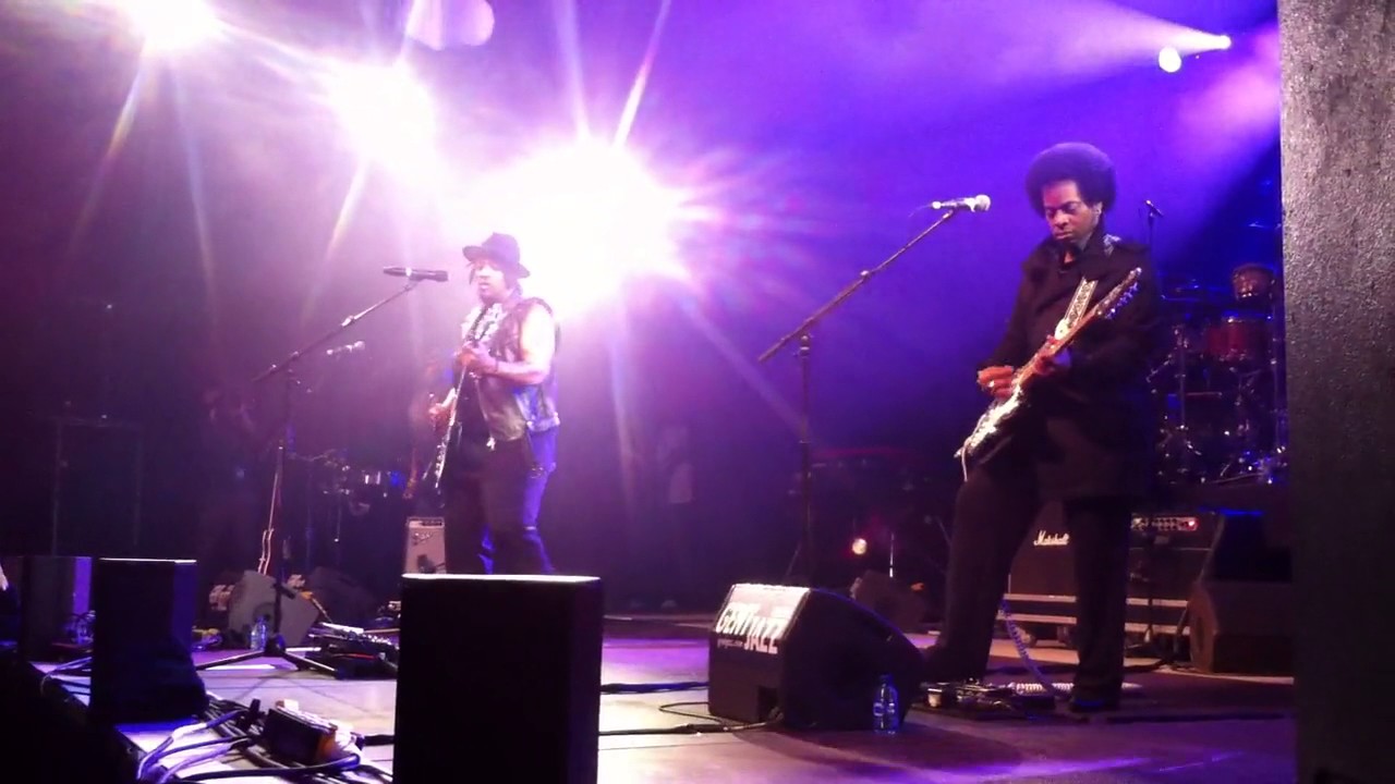 D'Angelo live @ Gent Jazz 14 09 12 - YouTube