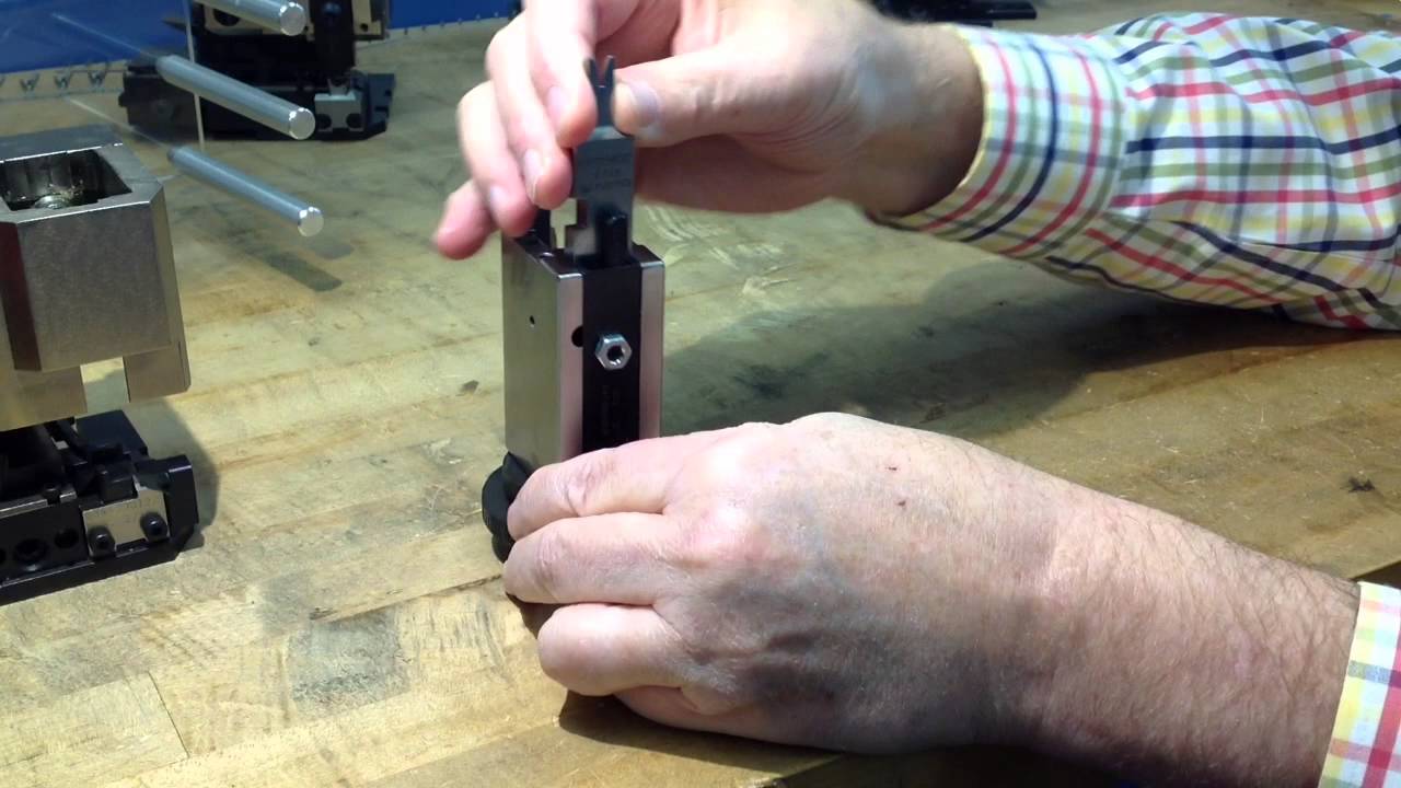 Molex - Installation of the Punches into the Ram Fine Adjust ...
