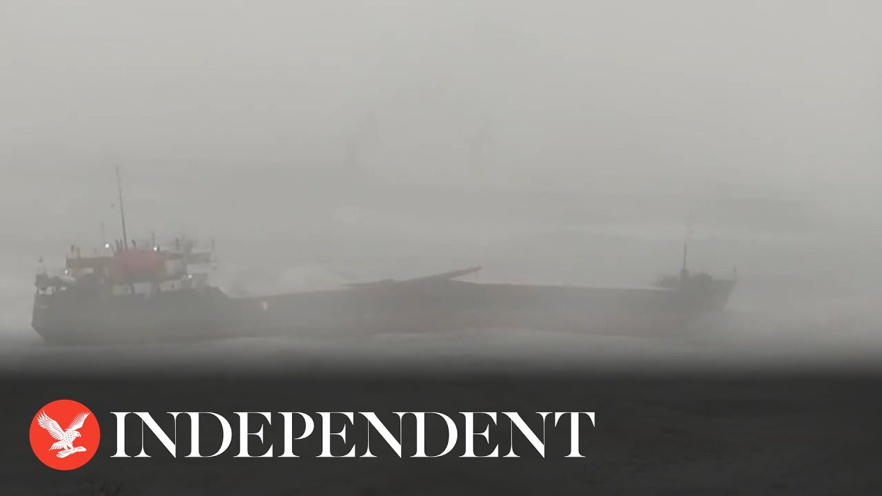 Ship split in two as heavy storms hits Turkey - YouTube