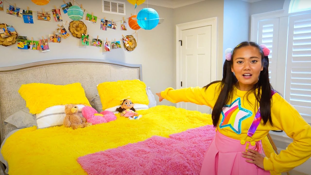 Colourful Day | Ellie Sparkles Show | WildBrain Enchanted | Fun Show ...