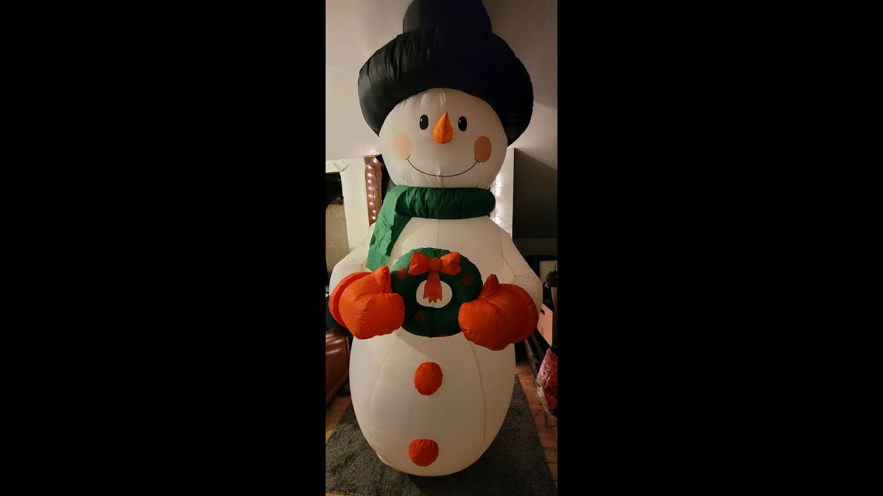 2007 Gemmy Airblown Inflatable 7 ft Tall Snowman with Wreath Plastic ...