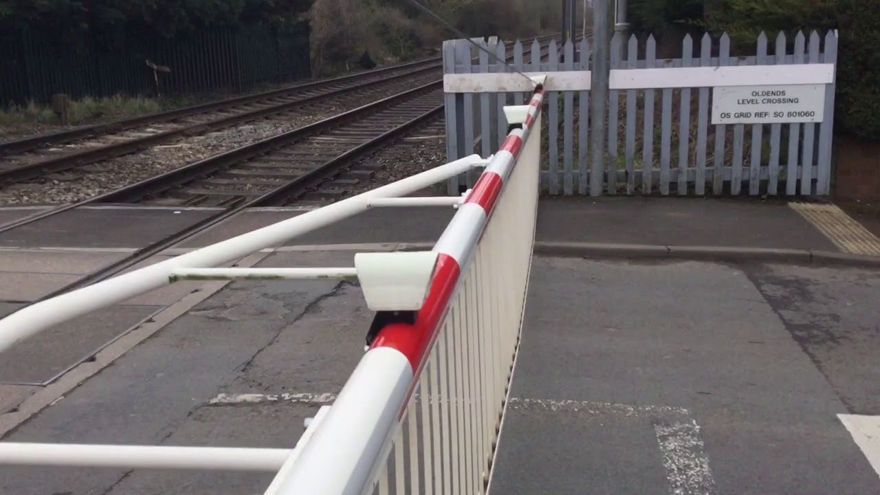 Oldends Level Crossing (Gloucs) Sunday 08.04.2018 - YouTube