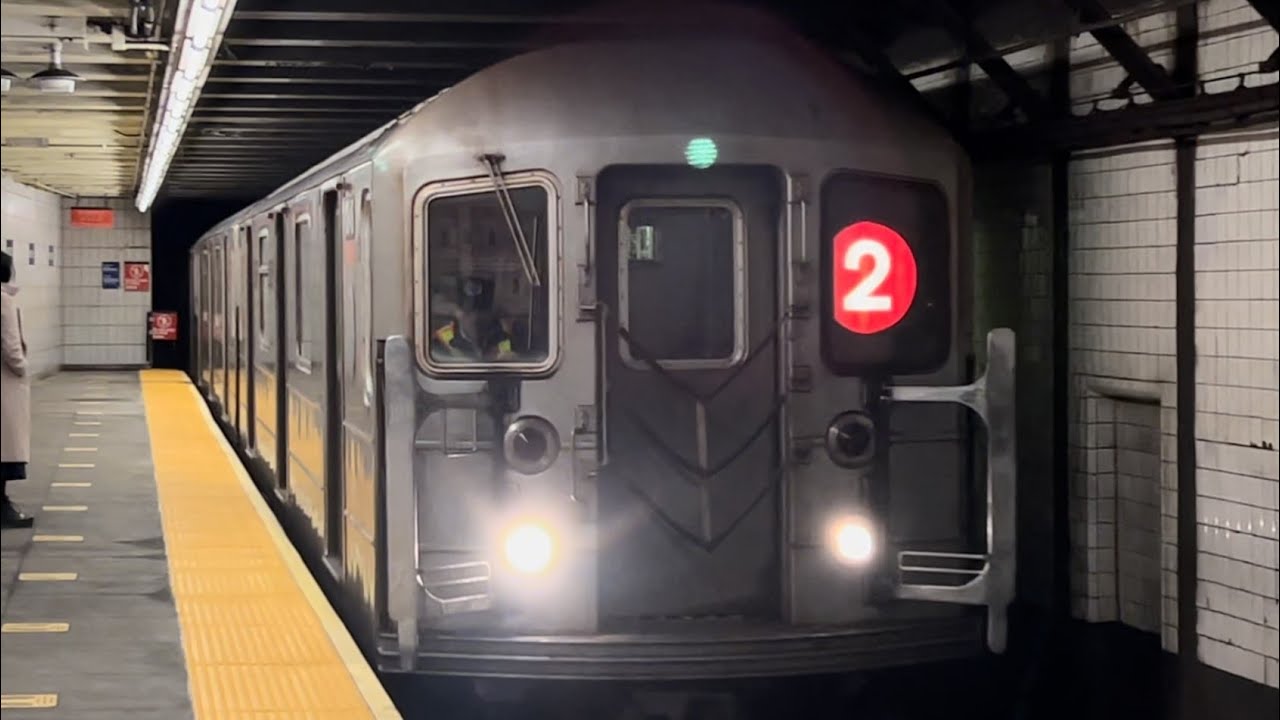 IRT Eastern Parkway: R62, R142 & R142A (2) and (4) Local trains ...