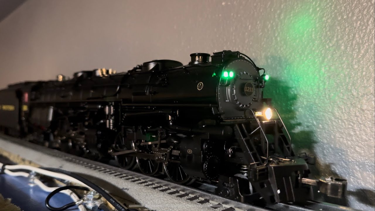 Lionel VisionLine Norfolk and Western Class A 1211 Unboxing and Running ...