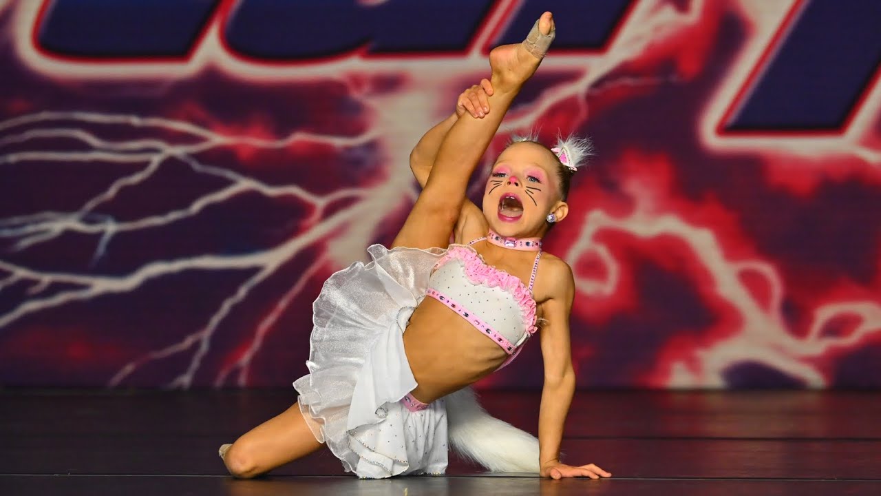 Veda Parker- Everybody Wants To Be A Cat - YouTube