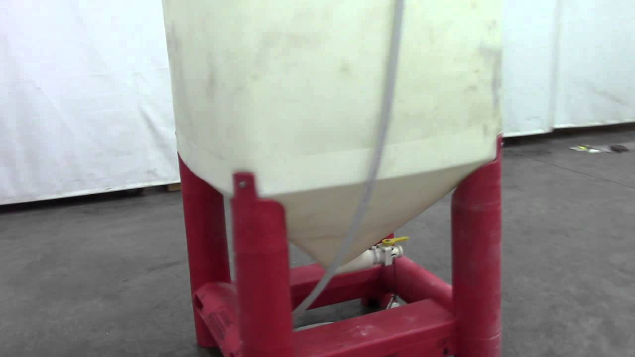 Walk around: Snyder Industries Flowmaster Tote B4403 - YouTube