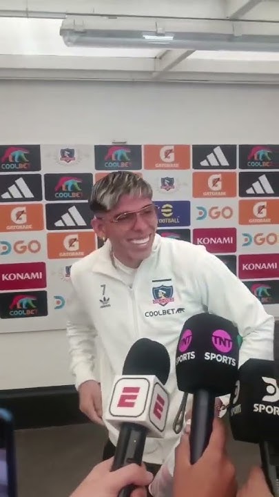 CARLOS PALACIOS 😎regaló un divertido momento en la zona mixta te pusiste Nerviosa. - YouTube