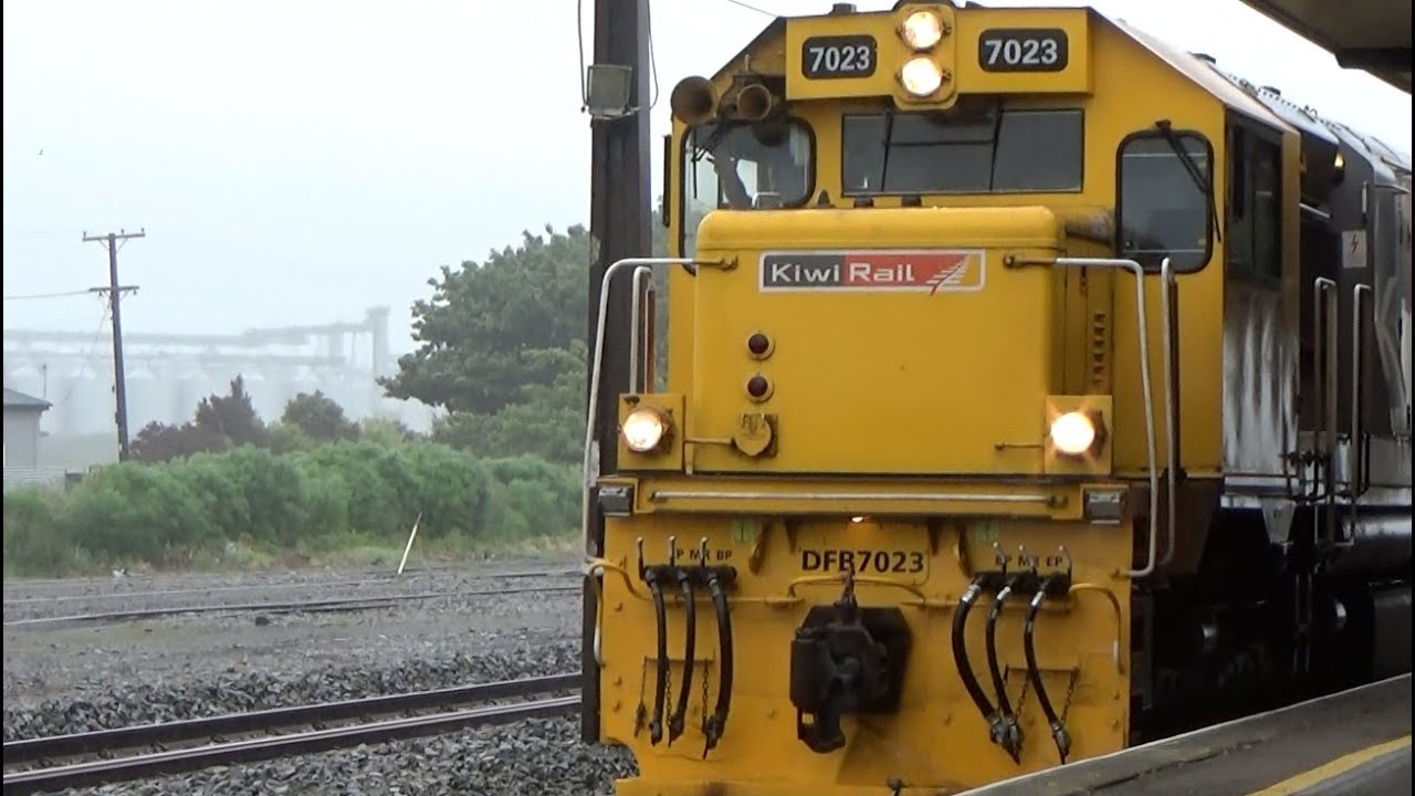 A couple of morning trains at Marton Junction New Zealand 20Nov2024 ...