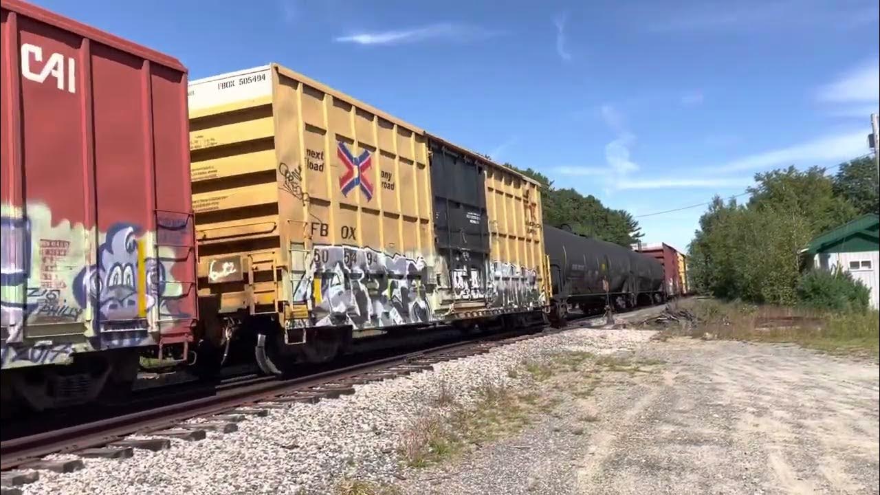 CSX M427 led by 5 units (CSX 482,484,487,169,3342) slows along siding at Wells, ME on Sat. 9/3 ...