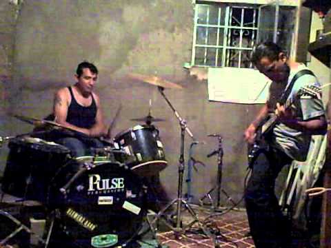 Antiheroe cholo zombie cover de los pinakates - YouTube