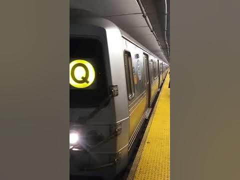 Brooklyn Bound R46 Q train entering and leaving 86th Street - YouTube