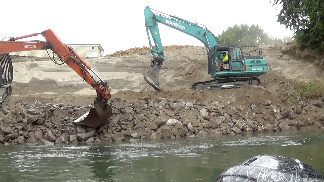 Digger action by the River - YouTube