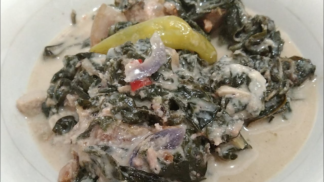 GINATAANG LAING WITH PORK ALAMANG LABAHITA DAIG 타로 잎과 돼지고기 건어물 소금에 절인 ...