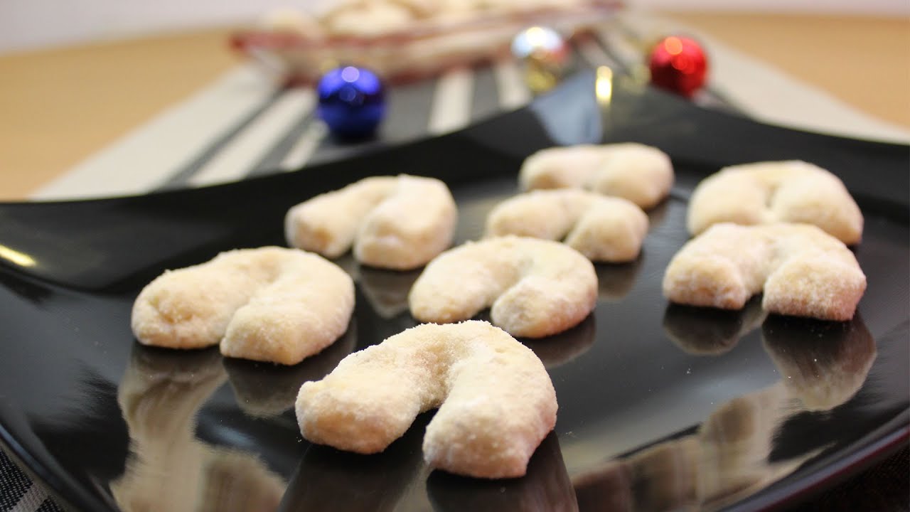 Vanilin kiflice - Vanilla Crescent Cookies - YouTube