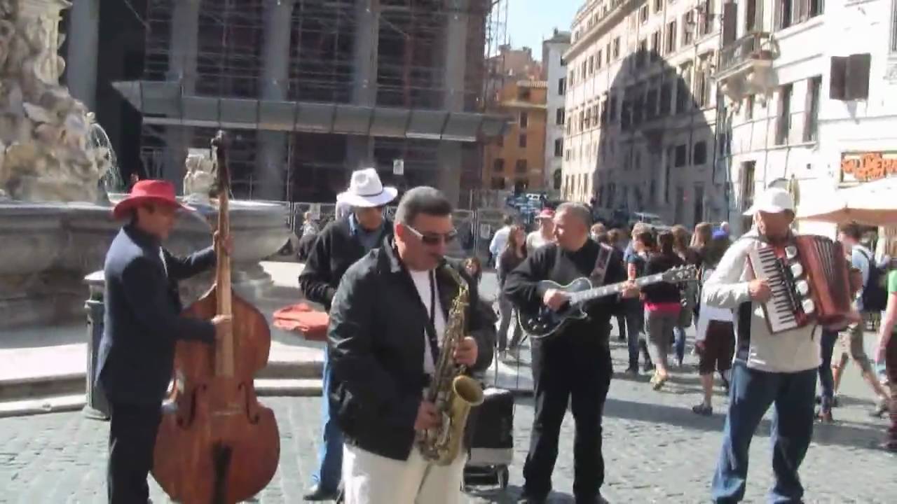Piazza della Rotonda Street musicians - YouTube