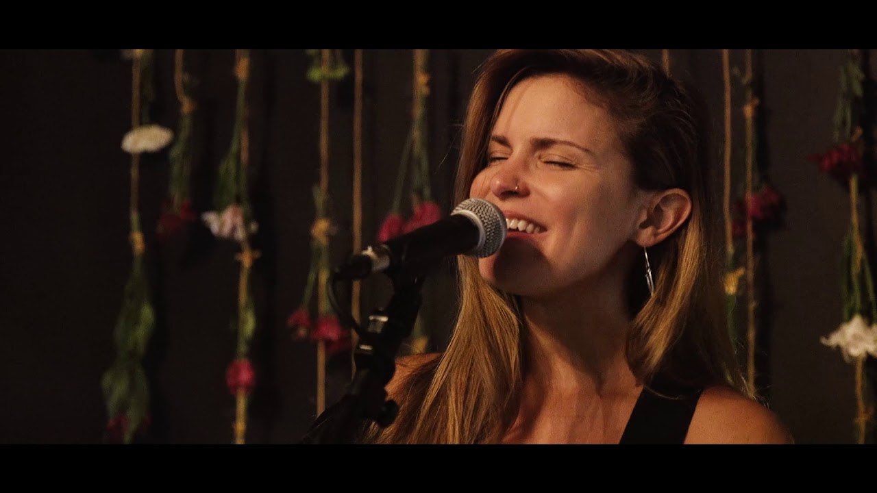 "Like You Do" - Lydia Luce Live from Luck Mansion - YouTube