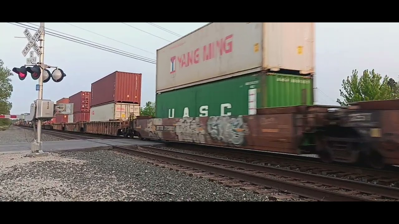 8:00 NS Westbound intermodal with NS-4418/NS-9538 at Huron ohio - YouTube