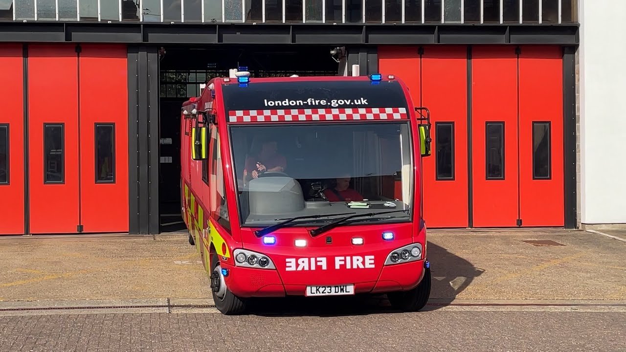 CU2 - LFB Holloway Optare Solo Command Unit Turnout to an Emergency ...