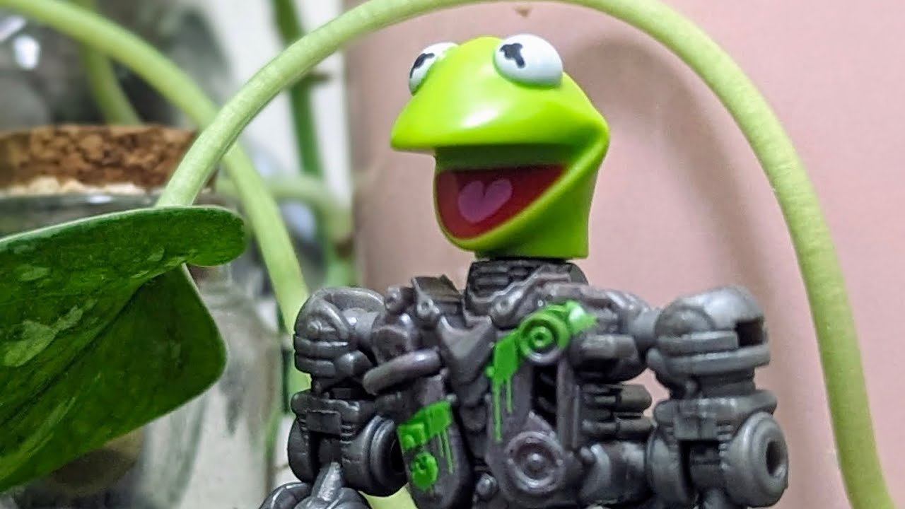 Transformers Studio Series Core Class Mohawk the Frog - YouTube