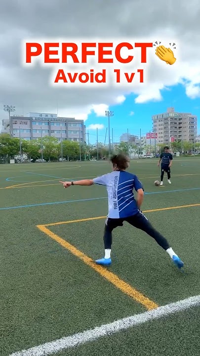Which do you liue 1v1 or Avoid 1v1?🤔#shorts #football #soccer #footballskills #soccerskills ...
