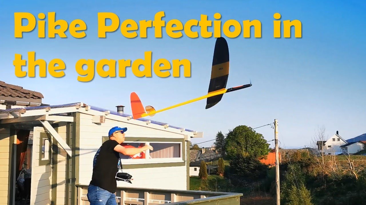 Flying my Pike Perfection in my garden, searching for lift over the ...